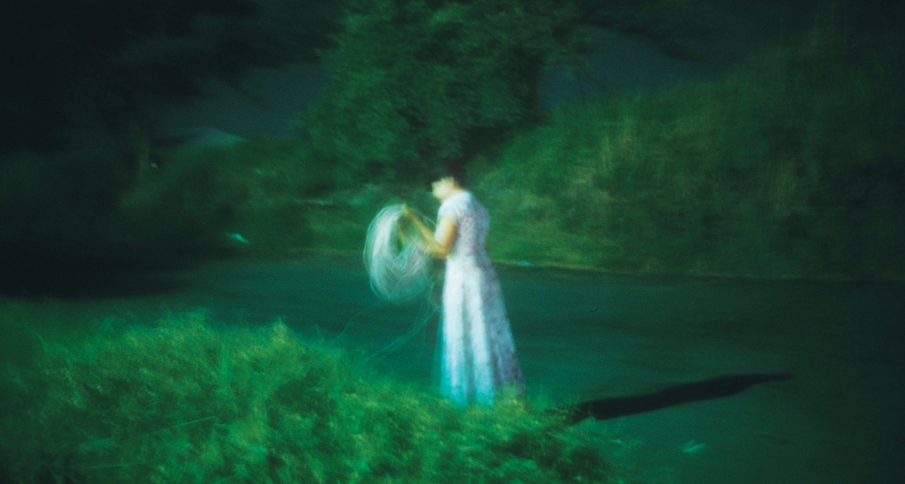 Dolorès Marat : Une photographie troublée et troublante | Aymeric Costa ...